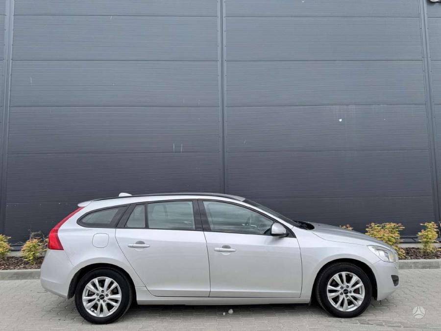 Grey Volvo V60 2013 in Vilnius, with an engine capacity of 1.59 L and mileage of 191 thousand km for 4950 €, photo 6 on AUTOMOTO.COM.LV