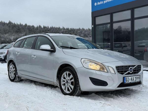 Grey Volvo V60 2013 in Vilnius, with an engine capacity of 1.59 L and mileage of 191 thousand km for 4950 €, photo 1 on AUTOMOTO.COM.LV