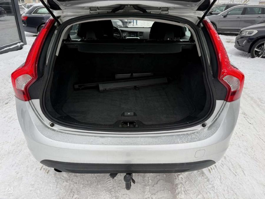 Grey Volvo V60 2013 in Vilnius, with an engine capacity of 1.59 L and mileage of 191 thousand km for 4950 €, photo 11 on AUTOMOTO.COM.LV