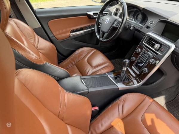 Pelēks Volvo V60 2013 Kauņa, ar dzinēja tilpumu 2.00 L un nobraukumu 300 tūkst. km par 5950 €, foto 2 vietnē AUTOMOTO.COM.LV
