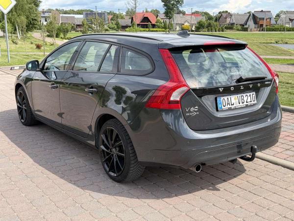 Pelēks Volvo V60 2013 Kauņa, ar dzinēja tilpumu 2.00 L un nobraukumu 300 tūkst. km par 5950 €, foto 5 vietnē AUTOMOTO.COM.LV