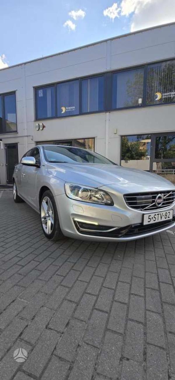 Pelēks Volvo V60 2013 Viļņa, ar dzinēja tilpumu 2.40 L un nobraukumu 286 tūkst. km par 6999 €, foto 1 vietnē AUTOMOTO.COM.LV