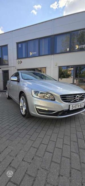 Pelēks Volvo V60 2013 Viļņa, ar dzinēja tilpumu 2.40 L un nobraukumu 286 tūkst. km par 6999 €, foto  vietnē AUTOMOTO.COM.LV