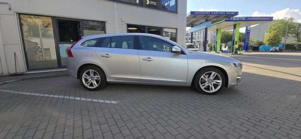 Pelēks Volvo V60 2013 Viļņa, ar dzinēja tilpumu 2.40 L un nobraukumu 286 tūkst. km par 6999 €, foto 3 vietnē AUTOMOTO.COM.LV