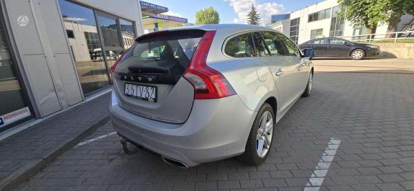 Pelēks Volvo V60 2013 Viļņa, ar dzinēja tilpumu 2.40 L un nobraukumu 286 tūkst. km par 6999 €, foto 5 vietnē AUTOMOTO.COM.LV