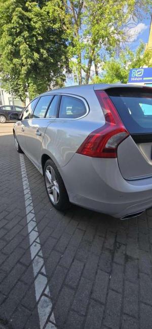 Grey Volvo V60 2013 in Vilnius, with an engine capacity of 2.40 L and mileage of 286 thousand km for 6999 €, photo 7 on AUTOMOTO.COM.LV