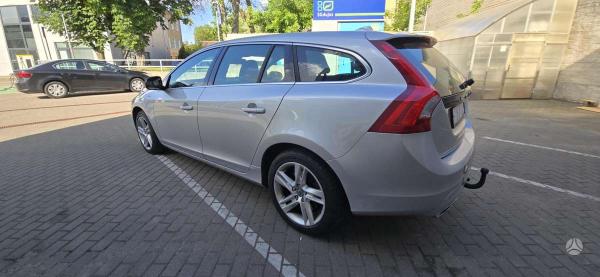 Pelēks Volvo V60 2013 Viļņa, ar dzinēja tilpumu 2.40 L un nobraukumu 286 tūkst. km par 6999 €, foto 7 vietnē AUTOMOTO.COM.LV