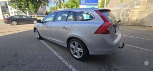 Grey Volvo V60 2013 in Vilnius, with an engine capacity of 2.40 L and mileage of 286 thousand km for 6999 €, photo 8 on AUTOMOTO.COM.LV