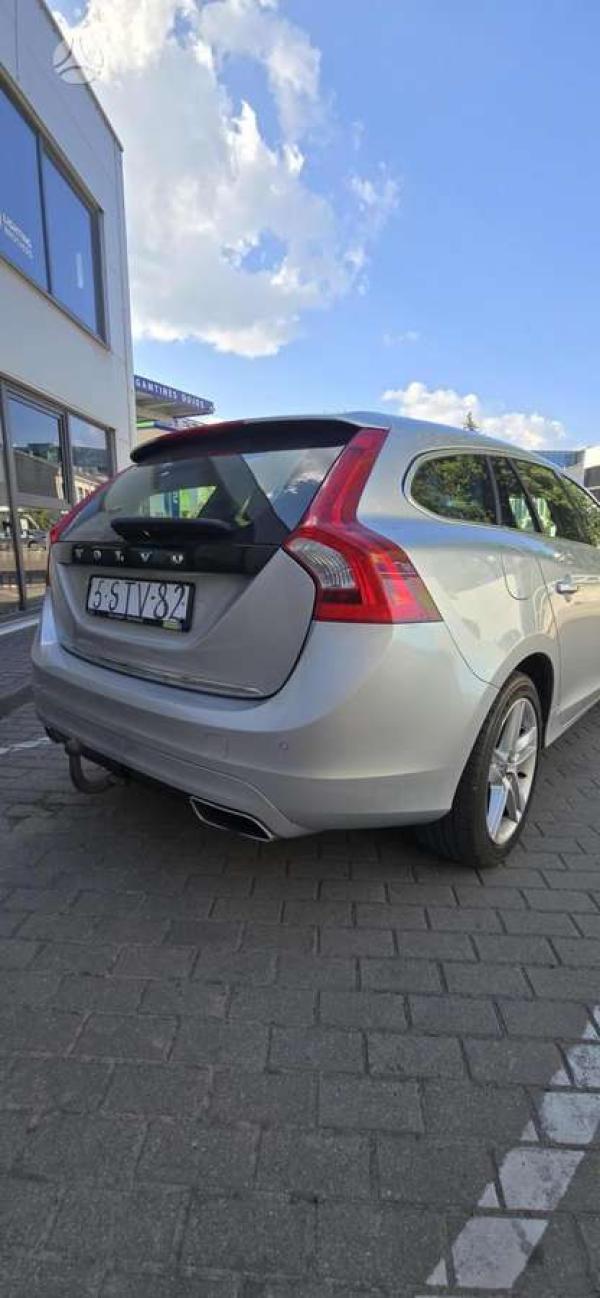 Pelēks Volvo V60 2013 Viļņa, ar dzinēja tilpumu 2.40 L un nobraukumu 286 tūkst. km par 6999 €, foto 8 vietnē AUTOMOTO.COM.LV