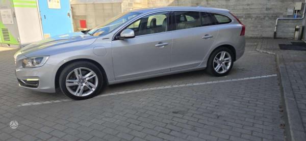 Pelēks Volvo V60 2013 Viļņa, ar dzinēja tilpumu 2.40 L un nobraukumu 286 tūkst. km par 6999 €, foto 9 vietnē AUTOMOTO.COM.LV