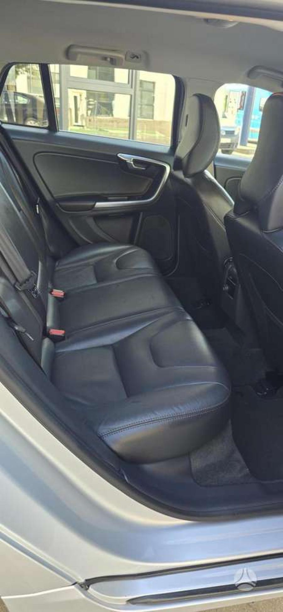 Grey Volvo V60 2013 in Vilnius, with an engine capacity of 2.40 L and mileage of 286 thousand km for 6999 €, photo 15 on AUTOMOTO.COM.LV