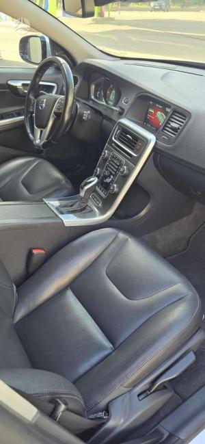 Grey Volvo V60 2013 in Vilnius, with an engine capacity of 2.40 L and mileage of 286 thousand km for 6999 €, photo 16 on AUTOMOTO.COM.LV