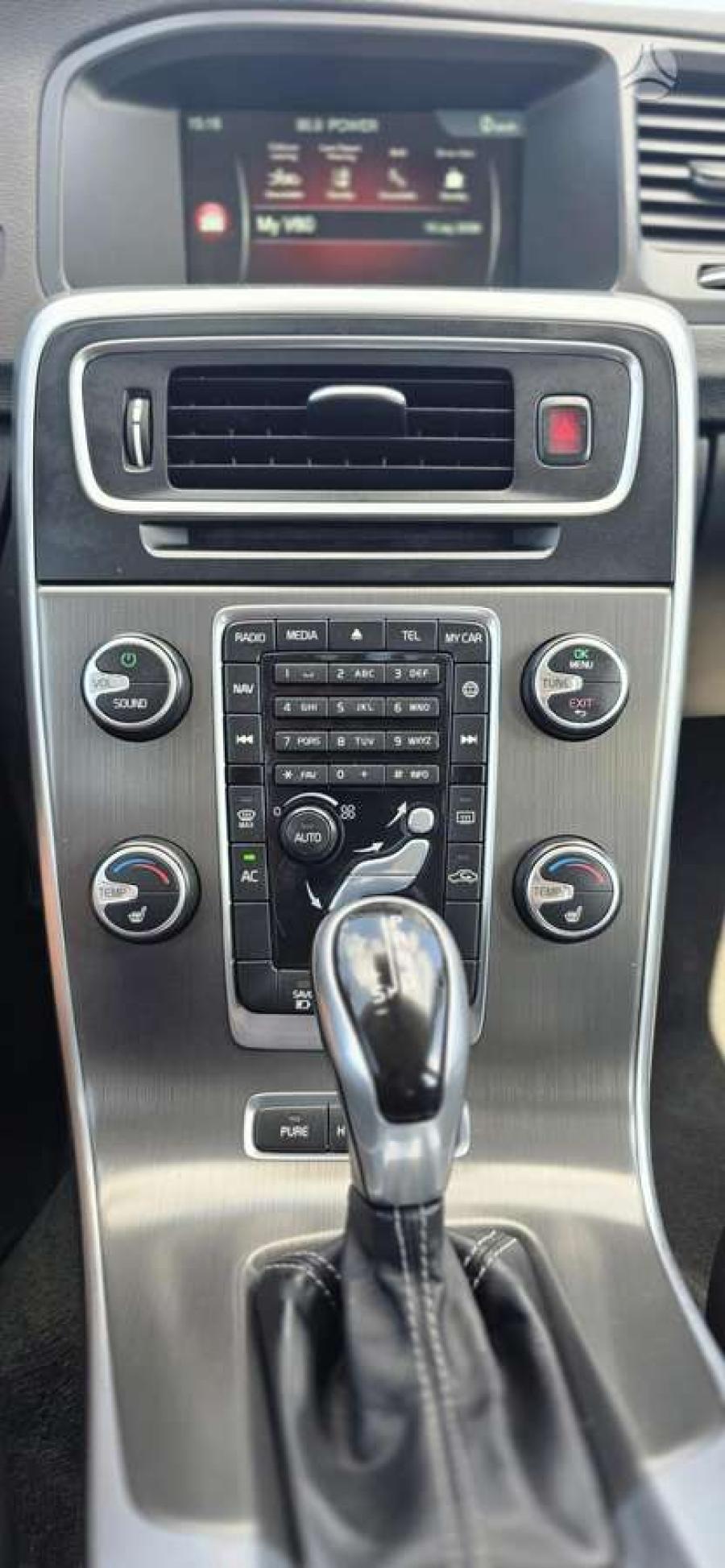 Grey Volvo V60 2013 in Vilnius, with an engine capacity of 2.40 L and mileage of 286 thousand km for 6999 €, photo 21 on AUTOMOTO.COM.LV