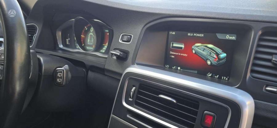 Grey Volvo V60 2013 in Vilnius, with an engine capacity of 2.40 L and mileage of 286 thousand km for 6999 €, photo 23 on AUTOMOTO.COM.LV