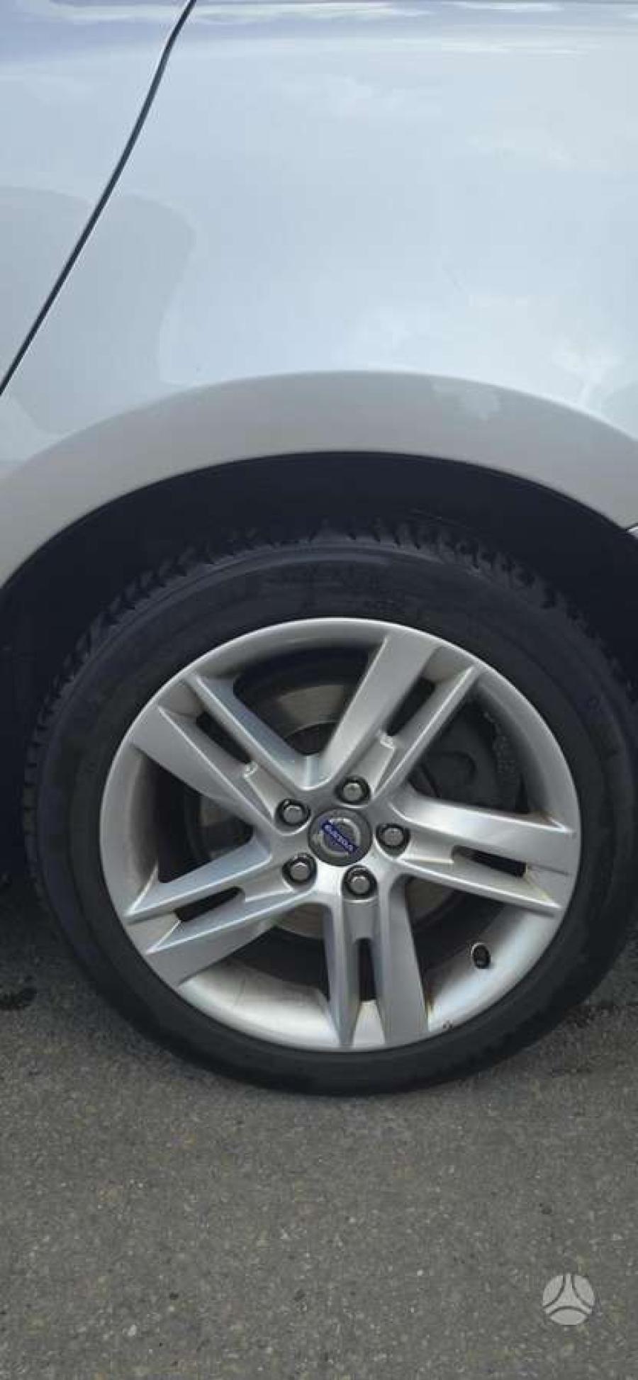 Grey Volvo V60 2013 in Vilnius, with an engine capacity of 2.40 L and mileage of 286 thousand km for 6999 €, photo 26 on AUTOMOTO.COM.LV