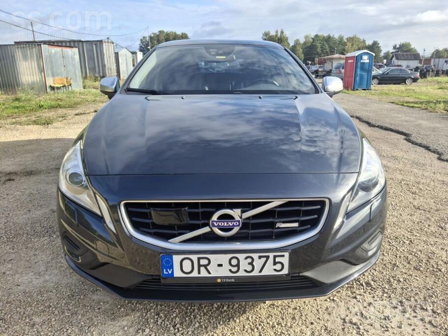 Grey Volvo V60 2013 in Riga, with an engine capacity of 2.00 L and mileage of 277 thousand km for 7250 €, photo 4 on AUTOMOTO.COM.LV