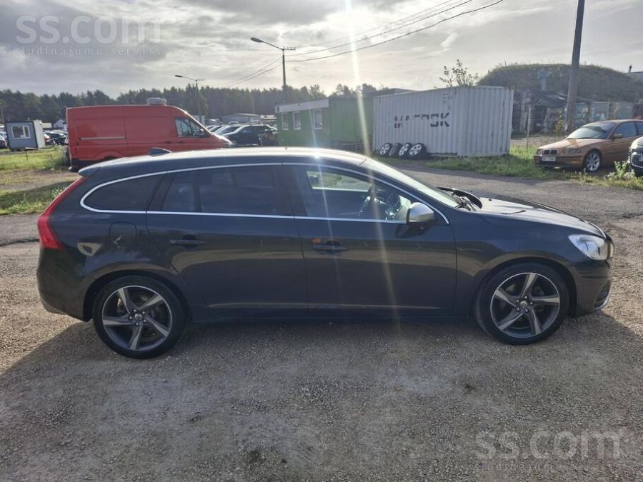 Grey Volvo V60 2013 in Riga, with an engine capacity of 2.00 L and mileage of 277 thousand km for 7250 €, photo 6 on AUTOMOTO.COM.LV