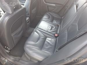 Grey Volvo V60 2013 in Riga, with an engine capacity of 2.00 L and mileage of 277 thousand km for 7250 €, photo 10 on AUTOMOTO.COM.LV