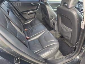 Grey Volvo V60 2013 in Riga, with an engine capacity of 2.00 L and mileage of 277 thousand km for 7250 €, photo 12 on AUTOMOTO.COM.LV