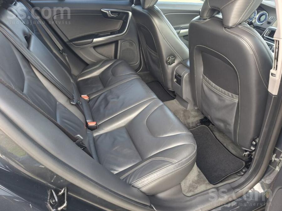 Grey Volvo V60 2013 in Riga, with an engine capacity of 2.00 L and mileage of 277 thousand km for 7250 €, photo 12 on AUTOMOTO.COM.LV