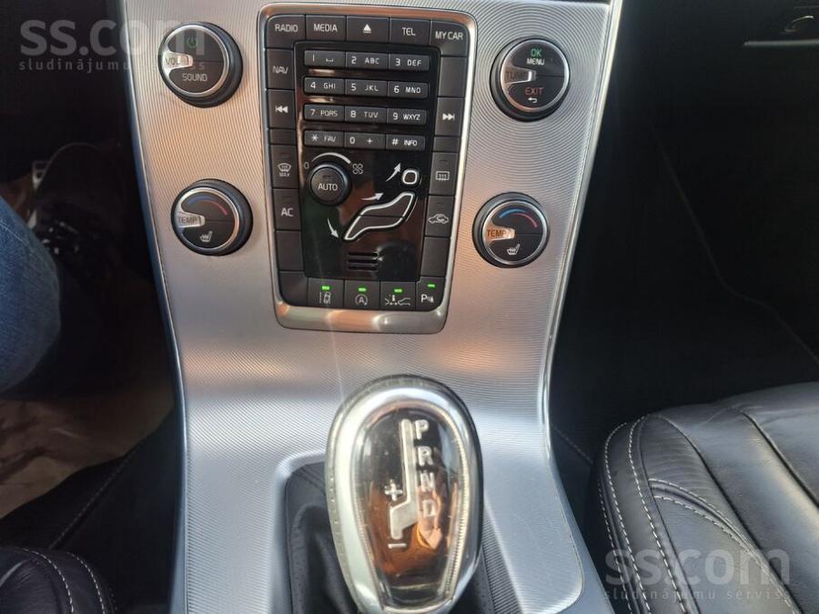 Grey Volvo V60 2013 in Riga, with an engine capacity of 2.00 L and mileage of 277 thousand km for 7250 €, photo 14 on AUTOMOTO.COM.LV