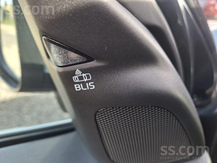 Grey Volvo V60 2013 in Riga, with an engine capacity of 2.00 L and mileage of 277 thousand km for 7250 €, photo 16 on AUTOMOTO.COM.LV