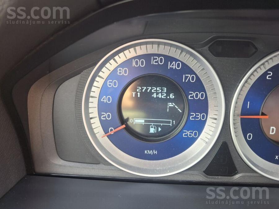 Grey Volvo V60 2013 in Riga, with an engine capacity of 2.00 L and mileage of 277 thousand km for 7250 €, photo 18 on AUTOMOTO.COM.LV