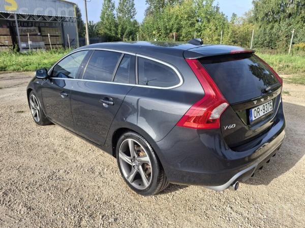 Volvo V60 2013 Rīga vietnē Pelēks Volvo V60 2013 Rīga, ar dzinēja tilpumu 2.00 L un nobraukumu 277 tūkst. km par 7250 €, foto 5 vietnē AUTOMOTO.COM.LV