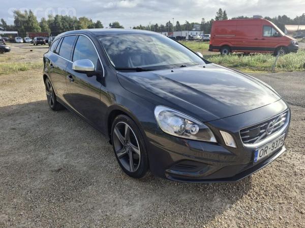 Volvo V60 2013 Rīga vietnē Pelēks Volvo V60 2013 Rīga, ar dzinēja tilpumu 2.00 L un nobraukumu 277 tūkst. km par 7250 €, foto 9 vietnē AUTOMOTO.COM.LV