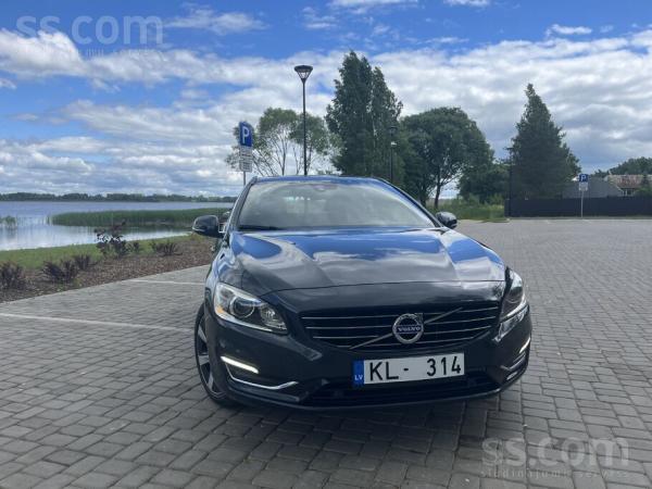 Grey Volvo V60 2014 in Ludza, with an engine capacity of 2.40 L and mileage of 330 thousand km for 8200 €, photo 2 on AUTOMOTO.COM.LV