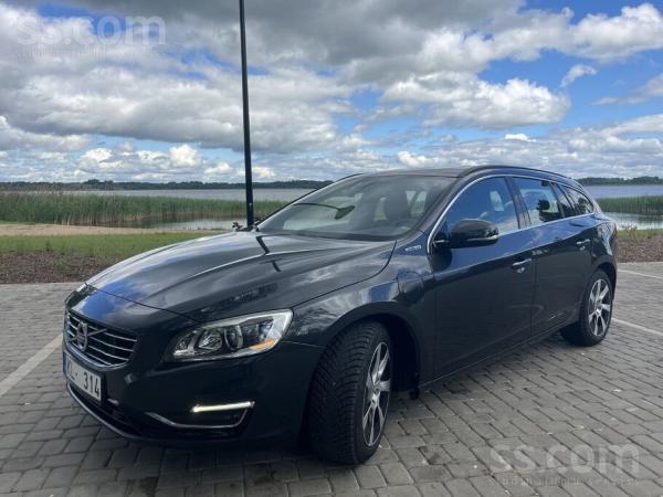 Grey Volvo V60 2014 in Ludza, with an engine capacity of 2.40 L and mileage of 330 thousand km for 8200 €, photo 3 on AUTOMOTO.COM.LV