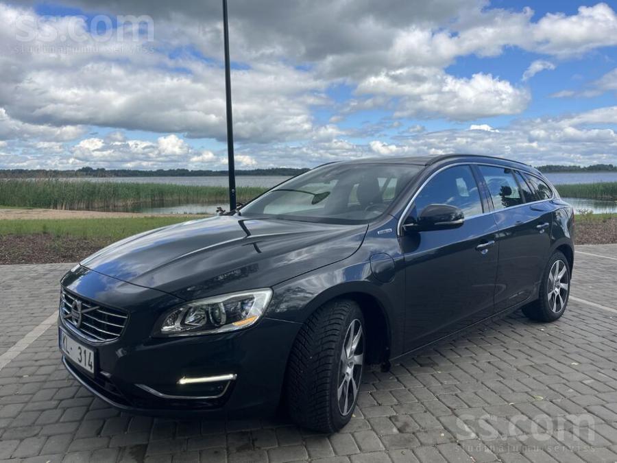 Grey Volvo V60 2014 in Ludza, with an engine capacity of 2.40 L and mileage of 330 thousand km for 8200 €, photo 4 on AUTOMOTO.COM.LV
