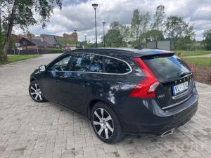 Grey Volvo V60 2014 in Ludza, with an engine capacity of 2.40 L and mileage of 330 thousand km for 8200 €, photo 5 on AUTOMOTO.COM.LV