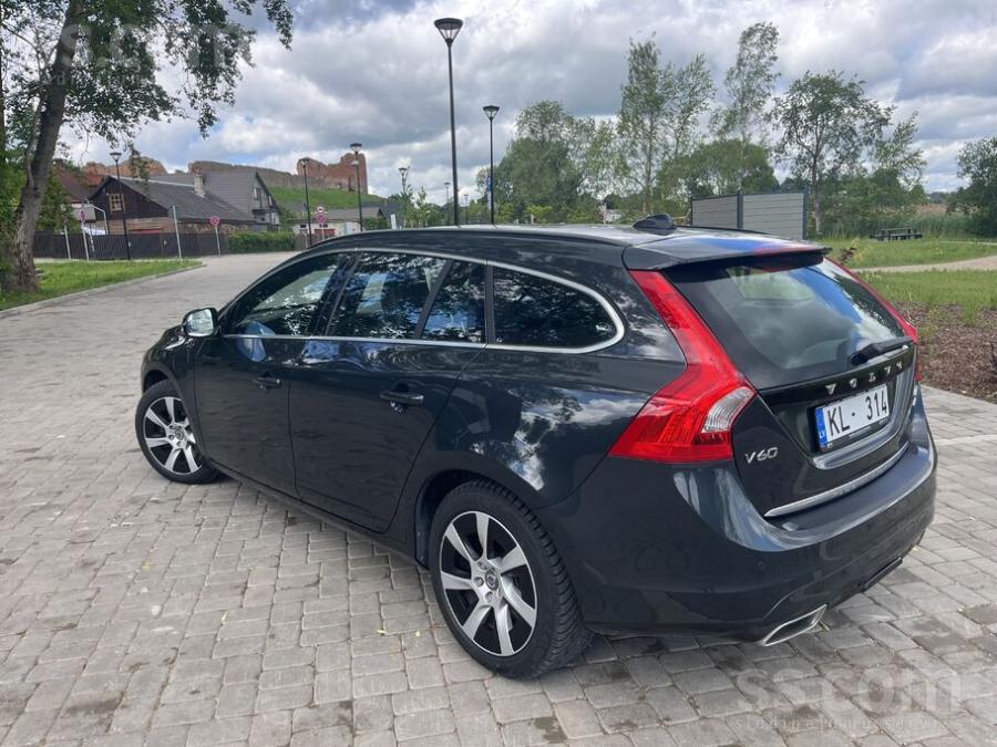 Grey Volvo V60 2014 in Ludza, with an engine capacity of 2.40 L and mileage of 330 thousand km for 8200 €, photo 5 on AUTOMOTO.COM.LV