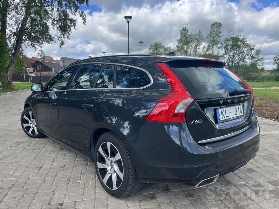 Grey Volvo V60 2014 in Ludza, with an engine capacity of 2.40 L and mileage of 330 thousand km for 8200 €, photo 11 on AUTOMOTO.COM.LV