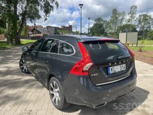 Grey Volvo V60 2014 in Ludza, with an engine capacity of 2.40 L and mileage of 330 thousand km for 8200 €, photo 15 on AUTOMOTO.COM.LV