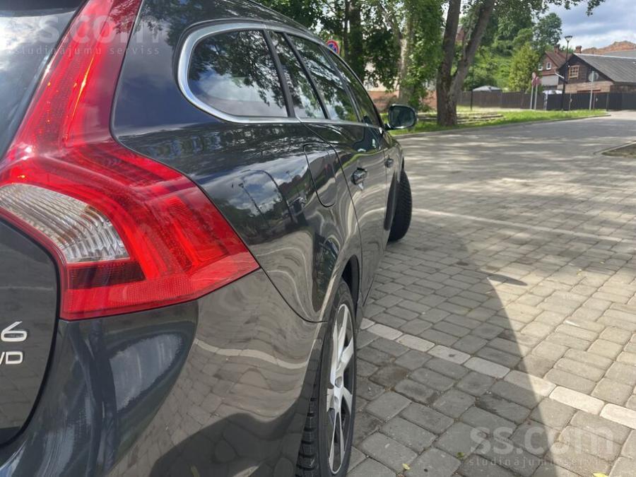 Grey Volvo V60 2014 in Ludza, with an engine capacity of 2.40 L and mileage of 330 thousand km for 8200 €, photo 16 on AUTOMOTO.COM.LV