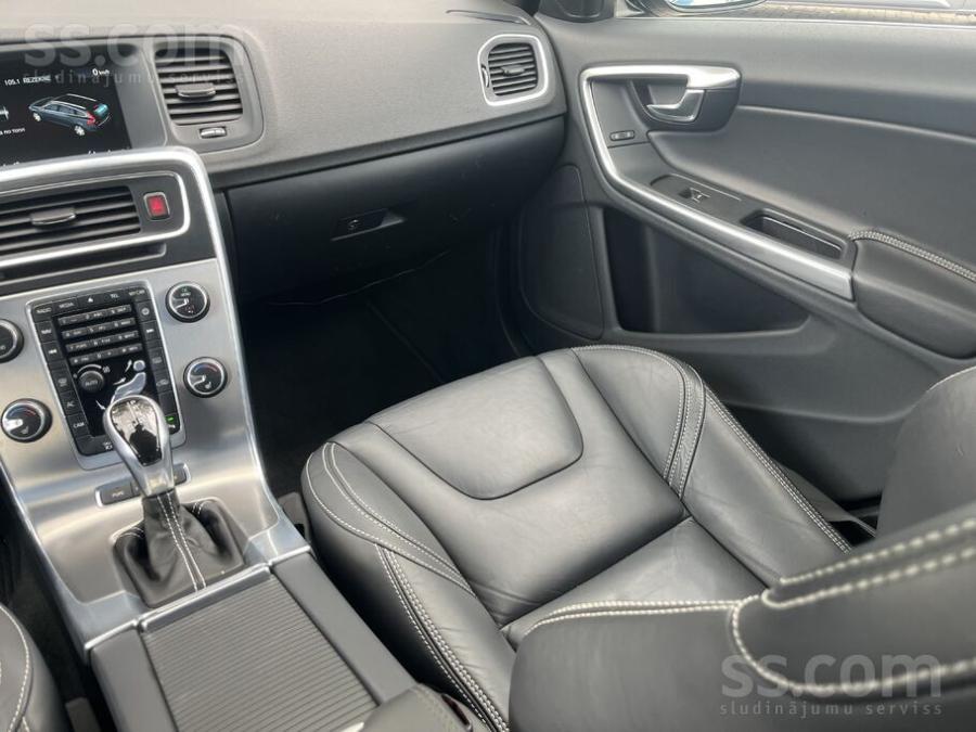 Grey Volvo V60 2014 in Ludza, with an engine capacity of 2.40 L and mileage of 330 thousand km for 8200 €, photo 20 on AUTOMOTO.COM.LV