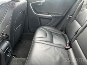 Grey Volvo V60 2014 in Ludza, with an engine capacity of 2.40 L and mileage of 330 thousand km for 8200 €, photo 22 on AUTOMOTO.COM.LV