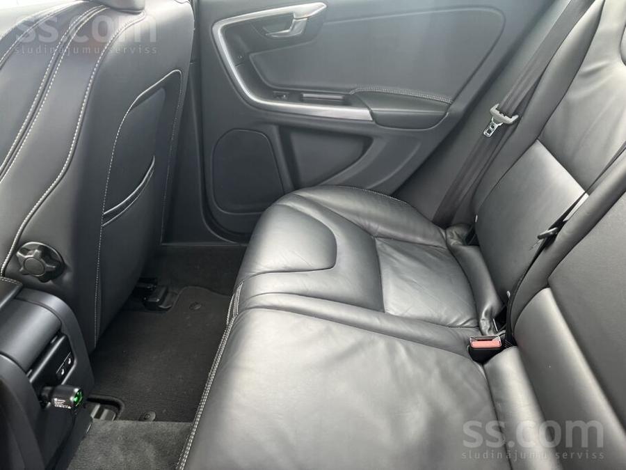 Grey Volvo V60 2014 in Ludza, with an engine capacity of 2.40 L and mileage of 330 thousand km for 8200 €, photo 22 on AUTOMOTO.COM.LV