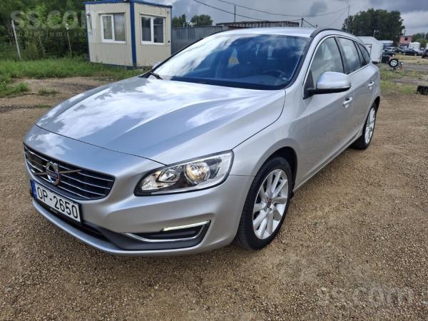 Pelēks Volvo V60 2014 Rīga, ar dzinēja tilpumu 2.00 L un nobraukumu 282 tūkst. km par 7495 €, foto 1 vietnē AUTOMOTO.COM.LV