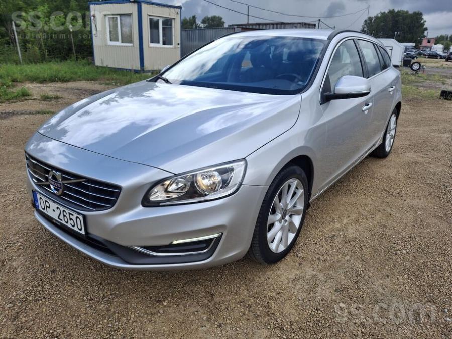 Pelēks Volvo V60 2014 Rīga, ar dzinēja tilpumu 2.00 L un nobraukumu 282 tūkst. km par 7495 €, foto 1 vietnē AUTOMOTO.COM.LV