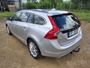 Pelēks Volvo V60 2014 Rīga, ar dzinēja tilpumu 2.00 L un nobraukumu 282 tūkst. km par 7495 €, foto 4 vietnē AUTOMOTO.COM.LV