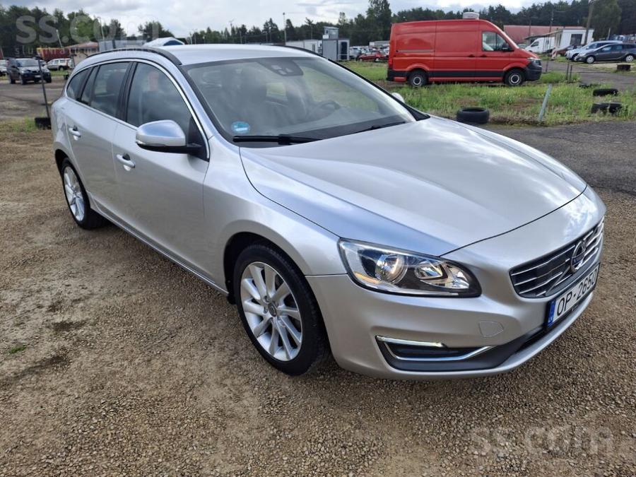 Pelēks Volvo V60 2014 Rīga, ar dzinēja tilpumu 2.00 L un nobraukumu 282 tūkst. km par 7495 €, foto 5 vietnē AUTOMOTO.COM.LV
