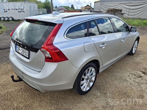 Pelēks Volvo V60 2014 Rīga, ar dzinēja tilpumu 2.00 L un nobraukumu 282 tūkst. km par 7495 €, foto 6 vietnē AUTOMOTO.COM.LV