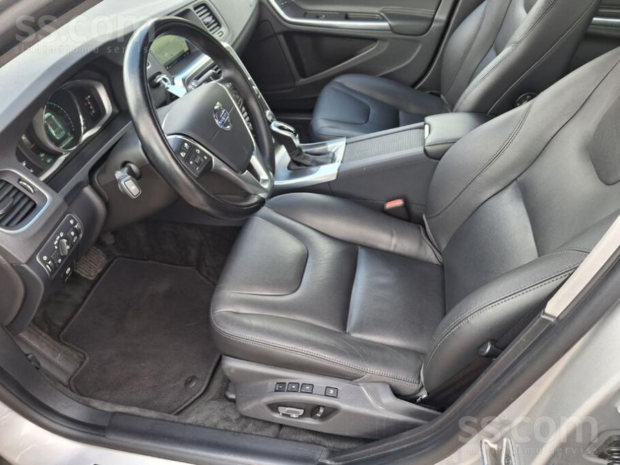 Pelēks Volvo V60 2014 Rīga, ar dzinēja tilpumu 2.00 L un nobraukumu 282 tūkst. km par 7495 €, foto 8 vietnē AUTOMOTO.COM.LV