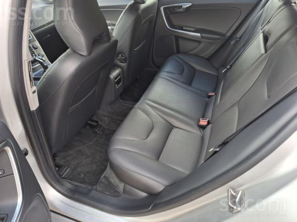 Pelēks Volvo V60 2014 Rīga, ar dzinēja tilpumu 2.00 L un nobraukumu 282 tūkst. km par 7495 €, foto 9 vietnē AUTOMOTO.COM.LV