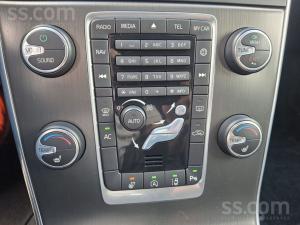 Pelēks Volvo V60 2014 Rīga, ar dzinēja tilpumu 2.00 L un nobraukumu 282 tūkst. km par 7495 €, foto 15 vietnē AUTOMOTO.COM.LV