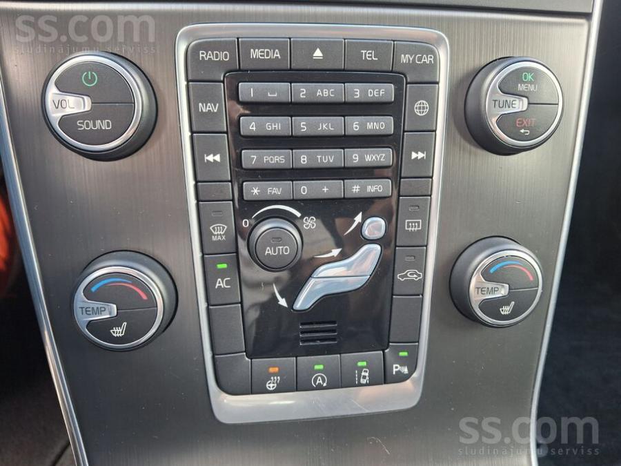 Pelēks Volvo V60 2014 Rīga, ar dzinēja tilpumu 2.00 L un nobraukumu 282 tūkst. km par 7495 €, foto 15 vietnē AUTOMOTO.COM.LV