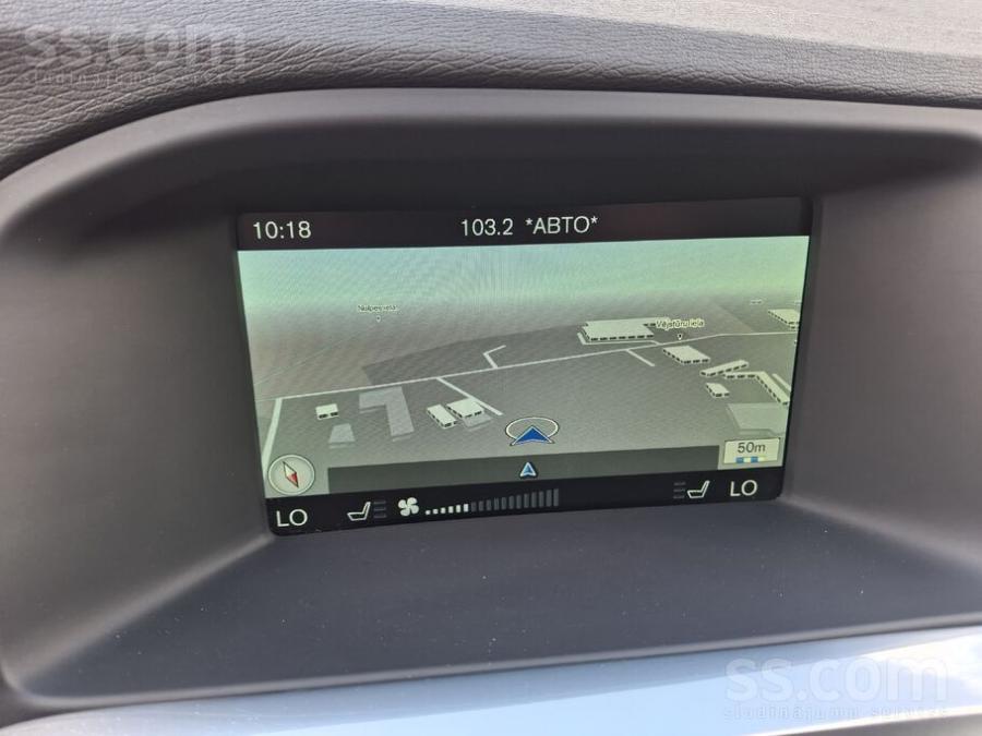 Pelēks Volvo V60 2014 Rīga, ar dzinēja tilpumu 2.00 L un nobraukumu 282 tūkst. km par 7495 €, foto 16 vietnē AUTOMOTO.COM.LV